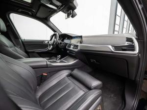 Black BMW X5 2019 in Kaunas, with an engine capacity of 2.99 L and mileage of 164 thousand km for 39450 €, photo 41 on AUTOMOTO.COM.LV