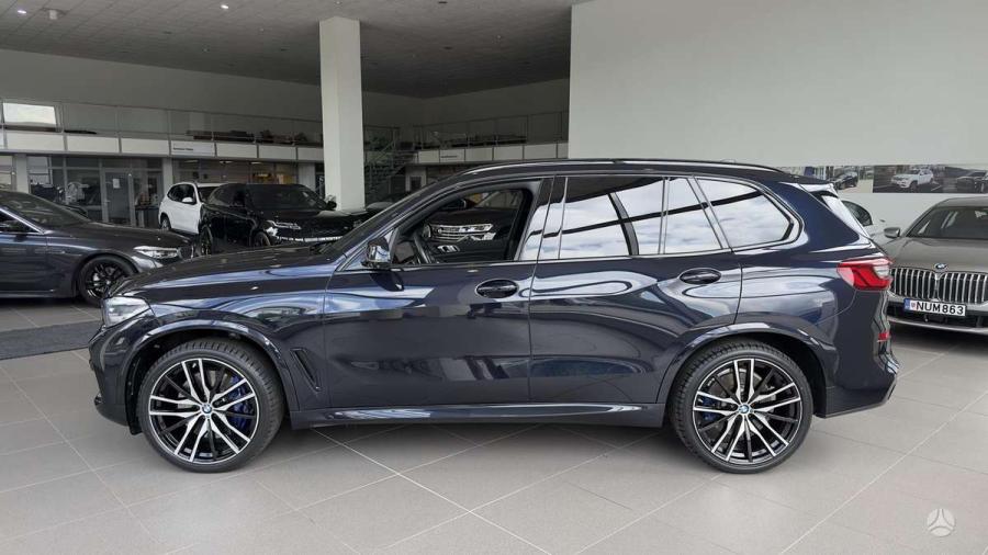 Black BMW X5 2019 in Marijampole, with an engine capacity of 2.99 L and mileage of 259 thousand km for 36999 €, photo 4 on AUTOMOTO.COM.LV