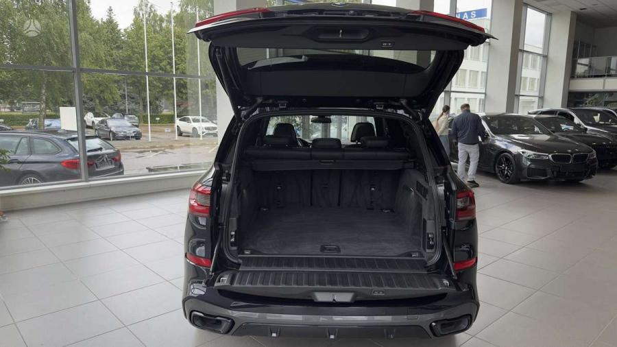 Black BMW X5 2019 in Marijampole, with an engine capacity of 2.99 L and mileage of 259 thousand km for 36999 €, photo 7 on AUTOMOTO.COM.LV