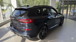Black BMW X5 2019 in Marijampole, with an engine capacity of 2.99 L and mileage of 259 thousand km for 36999 €, photo 8 on AUTOMOTO.COM.LV