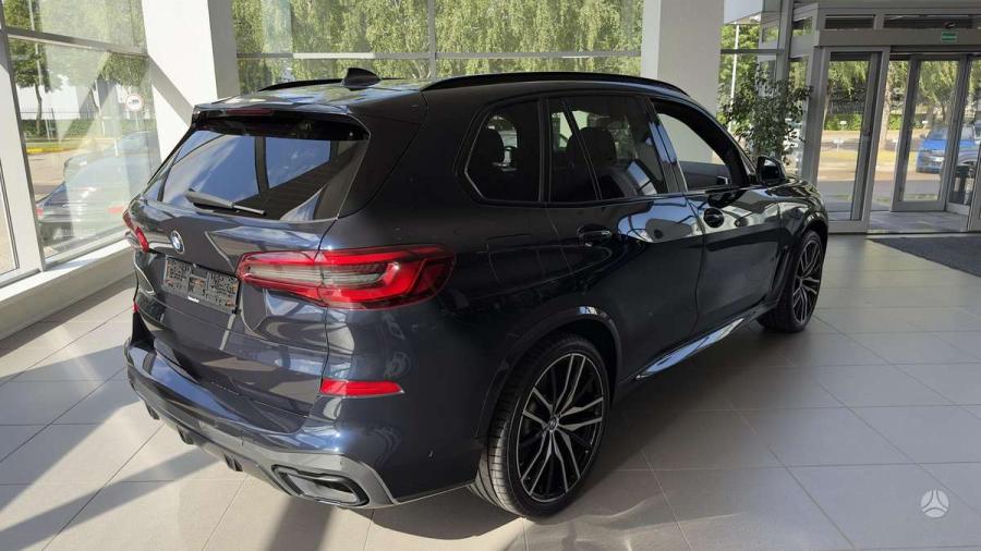 Black BMW X5 2019 in Marijampole, with an engine capacity of 2.99 L and mileage of 259 thousand km for 36999 €, photo 8 on AUTOMOTO.COM.LV