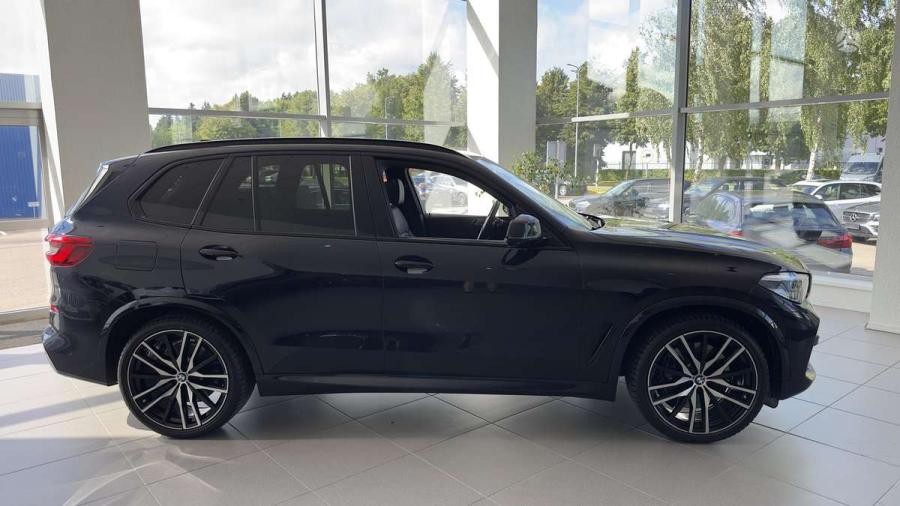 Black BMW X5 2019 in Marijampole, with an engine capacity of 2.99 L and mileage of 259 thousand km for 36999 €, photo 9 on AUTOMOTO.COM.LV