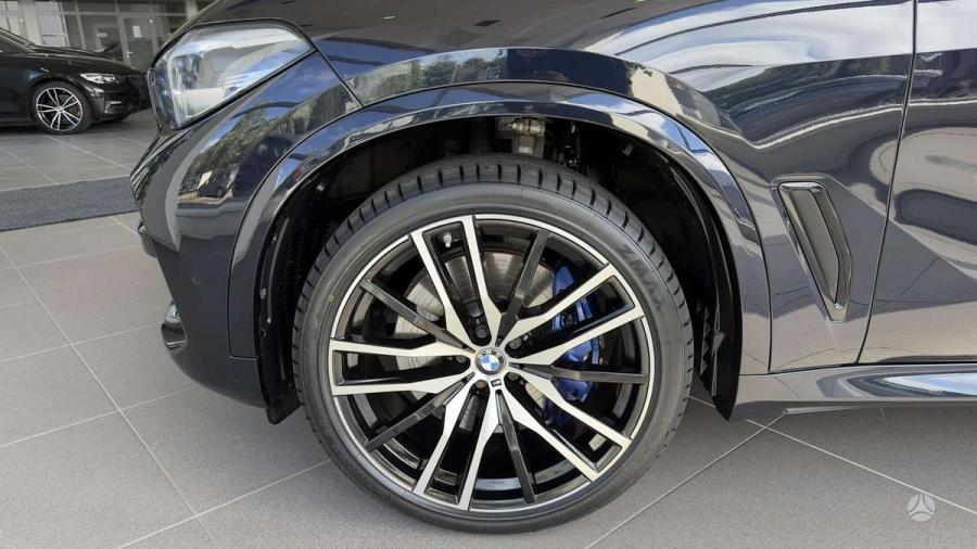 Black BMW X5 2019 in Marijampole, with an engine capacity of 2.99 L and mileage of 259 thousand km for 36999 €, photo 12 on AUTOMOTO.COM.LV