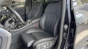 Black BMW X5 2019 in Marijampole, with an engine capacity of 2.99 L and mileage of 259 thousand km for 36999 €, photo 15 on AUTOMOTO.COM.LV