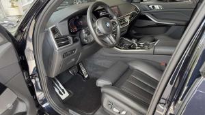 Black BMW X5 2019 in Marijampole, with an engine capacity of 2.99 L and mileage of 259 thousand km for 36999 €, photo 16 on AUTOMOTO.COM.LV