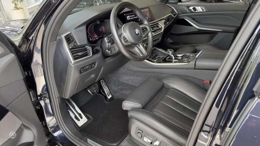 Black BMW X5 2019 in Marijampole, with an engine capacity of 2.99 L and mileage of 259 thousand km for 36999 €, photo 16 on AUTOMOTO.COM.LV