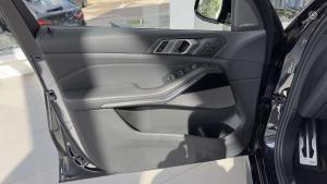 Black BMW X5 2019 in Marijampole, with an engine capacity of 2.99 L and mileage of 259 thousand km for 36999 €, photo 17 on AUTOMOTO.COM.LV