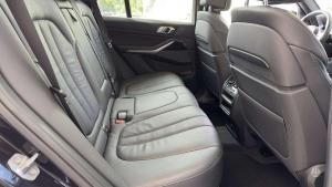Black BMW X5 2019 in Marijampole, with an engine capacity of 2.99 L and mileage of 259 thousand km for 36999 €, photo 21 on AUTOMOTO.COM.LV