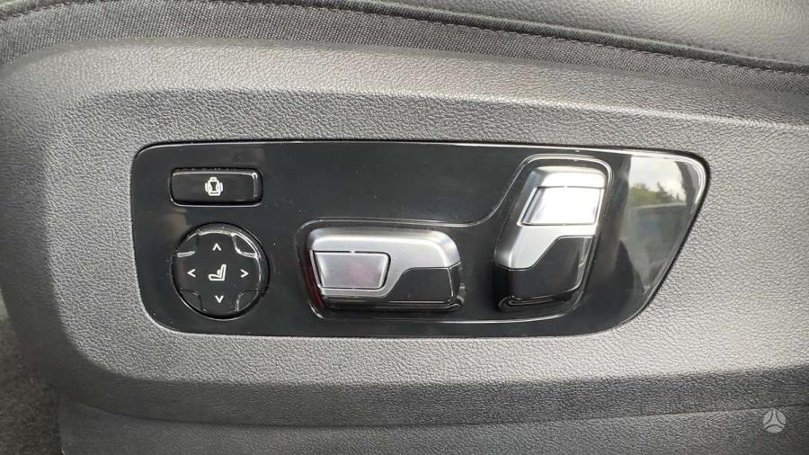 Black BMW X5 2019 in Marijampole, with an engine capacity of 2.99 L and mileage of 259 thousand km for 36999 €, photo 33 on AUTOMOTO.COM.LV