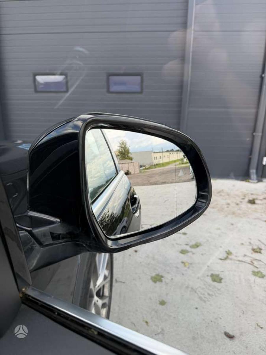Black BMW X5 2019 in Kaunas, with an engine capacity of 2.99 L and mileage of 236 thousand km for 26250 €, photo 16 on AUTOMOTO.COM.LV