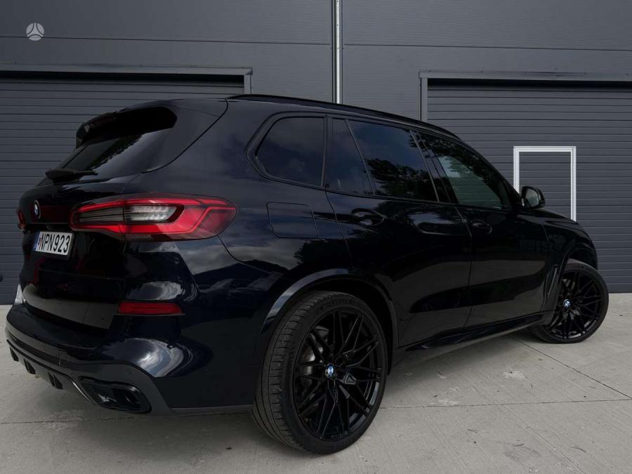 Black BMW X5 2019 in Utena, with an engine capacity of 2.99 L and mileage of 192 thousand km for 45000 €, photo 4 on AUTOMOTO.COM.LV