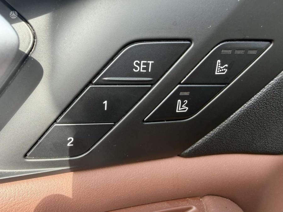 Black BMW X5 2019 in Utena, with an engine capacity of 2.99 L and mileage of 192 thousand km for 45000 €, photo 18 on AUTOMOTO.COM.LV