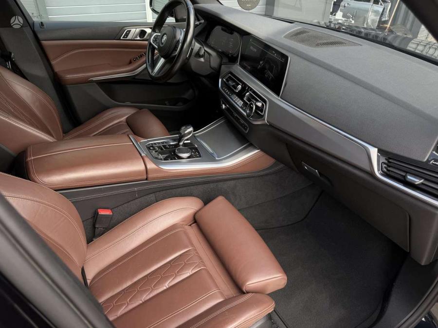 Black BMW X5 2019 in Utena, with an engine capacity of 2.99 L and mileage of 192 thousand km for 45000 €, photo 26 on AUTOMOTO.COM.LV