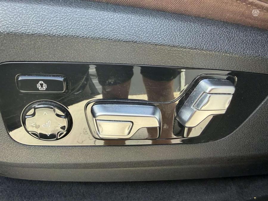 Black BMW X5 2019 in Utena, with an engine capacity of 2.99 L and mileage of 192 thousand km for 45000 €, photo 33 on AUTOMOTO.COM.LV