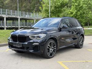 Black BMW X5 2019 in Vilnius, with an engine capacity of 3.00 L and mileage of 188 thousand km for 40499 €, photo  on AUTOMOTO.COM.LV