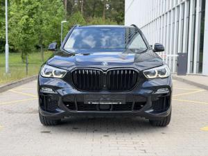 Black BMW X5 2019 in Vilnius, with an engine capacity of 3.00 L and mileage of 188 thousand km for 40499 €, photo 3 on AUTOMOTO.COM.LV