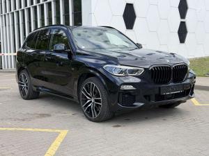 Black BMW X5 2019 in Vilnius, with an engine capacity of 3.00 L and mileage of 188 thousand km for 40499 €, photo 4 on AUTOMOTO.COM.LV