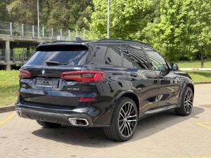Black BMW X5 2019 in Vilnius, with an engine capacity of 3.00 L and mileage of 188 thousand km for 40499 €, photo 5 on AUTOMOTO.COM.LV