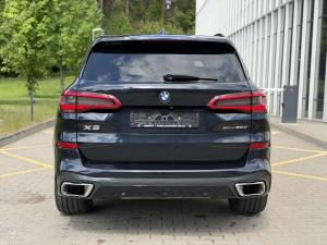 Black BMW X5 2019 in Vilnius, with an engine capacity of 3.00 L and mileage of 188 thousand km for 40499 €, photo 6 on AUTOMOTO.COM.LV