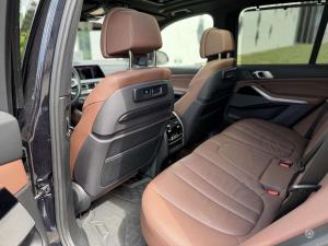 Black BMW X5 2019 in Vilnius, with an engine capacity of 3.00 L and mileage of 188 thousand km for 40499 €, photo 12 on AUTOMOTO.COM.LV