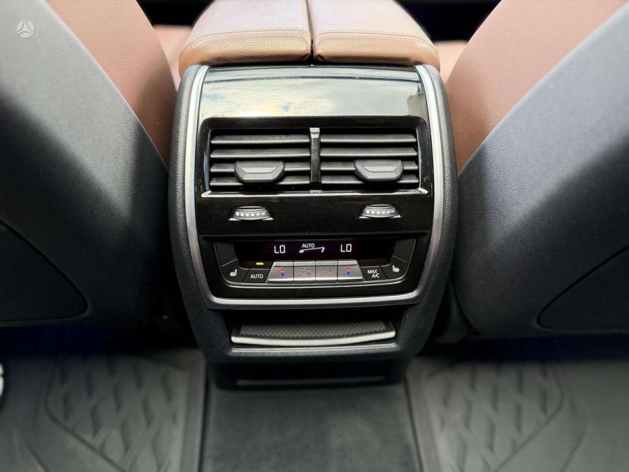 Black BMW X5 2019 in Vilnius, with an engine capacity of 3.00 L and mileage of 188 thousand km for 40499 €, photo 13 on AUTOMOTO.COM.LV