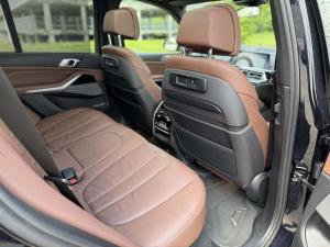 Black BMW X5 2019 in Vilnius, with an engine capacity of 3.00 L and mileage of 188 thousand km for 40499 €, photo 15 on AUTOMOTO.COM.LV