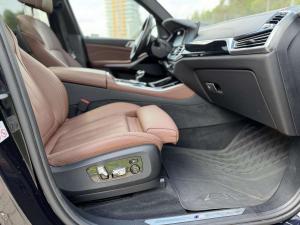 Black BMW X5 2019 in Vilnius, with an engine capacity of 3.00 L and mileage of 188 thousand km for 40499 €, photo 16 on AUTOMOTO.COM.LV