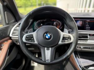 Black BMW X5 2019 in Vilnius, with an engine capacity of 3.00 L and mileage of 188 thousand km for 40499 €, photo 22 on AUTOMOTO.COM.LV