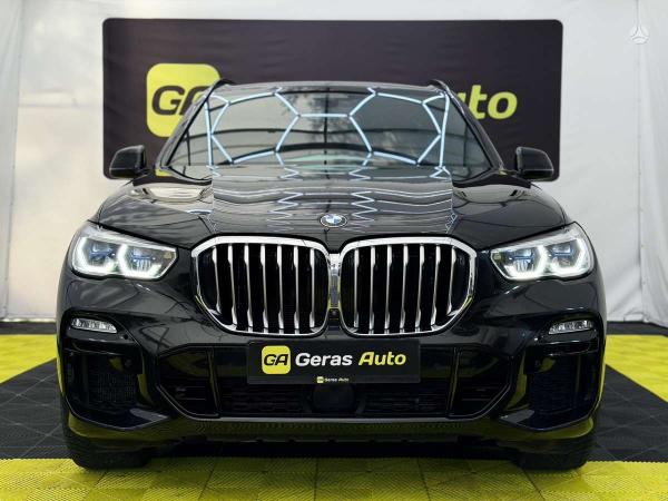 Black BMW X5 2019 in Vilnius, with an engine capacity of 4.40 L and mileage of 252 thousand km for 35290 €, photo 3 on AUTOMOTO.COM.LV