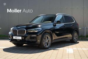 Black BMW X5 2019 in Vilnius, with an engine capacity of 3.00 L and mileage of 212 thousand km for 31200 €, photo 1 on AUTOMOTO.COM.LV
