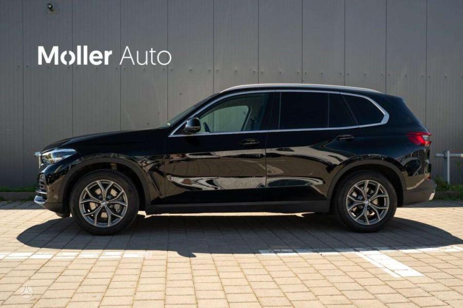 Black BMW X5 2019 in Vilnius, with an engine capacity of 3.00 L and mileage of 212 thousand km for 31200 €, photo 3 on AUTOMOTO.COM.LV