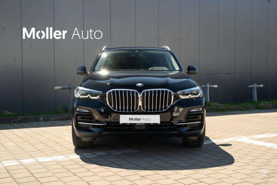 Black BMW X5 2019 in Vilnius, with an engine capacity of 3.00 L and mileage of 212 thousand km for 31200 €, photo 4 on AUTOMOTO.COM.LV