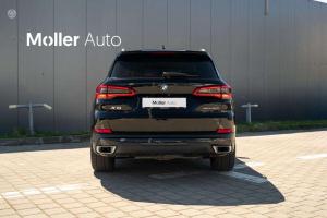 Black BMW X5 2019 in Vilnius, with an engine capacity of 3.00 L and mileage of 212 thousand km for 31200 €, photo 6 on AUTOMOTO.COM.LV