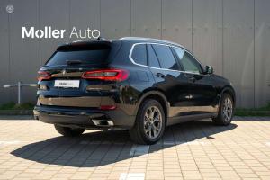 Black BMW X5 2019 in Vilnius, with an engine capacity of 3.00 L and mileage of 212 thousand km for 31200 €, photo 7 on AUTOMOTO.COM.LV