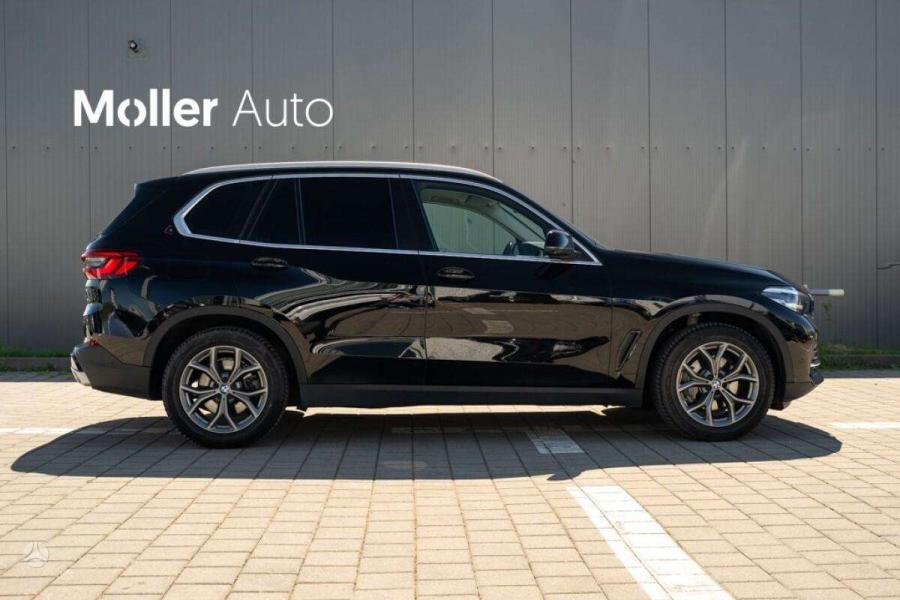 Black BMW X5 2019 in Vilnius, with an engine capacity of 3.00 L and mileage of 212 thousand km for 31200 €, photo 8 on AUTOMOTO.COM.LV
