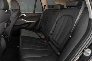 Black BMW X5 2019 in Vilnius, with an engine capacity of 3.00 L and mileage of 212 thousand km for 31200 €, photo 10 on AUTOMOTO.COM.LV