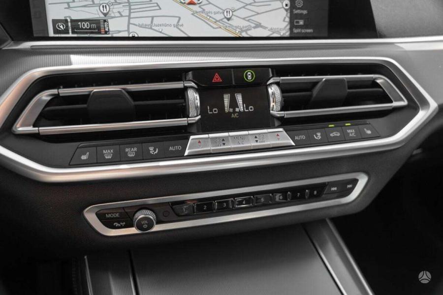 Black BMW X5 2019 in Vilnius, with an engine capacity of 3.00 L and mileage of 212 thousand km for 31200 €, photo 12 on AUTOMOTO.COM.LV