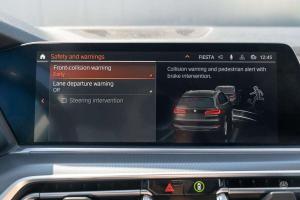 Black BMW X5 2019 in Vilnius, with an engine capacity of 3.00 L and mileage of 212 thousand km for 31200 €, photo 16 on AUTOMOTO.COM.LV