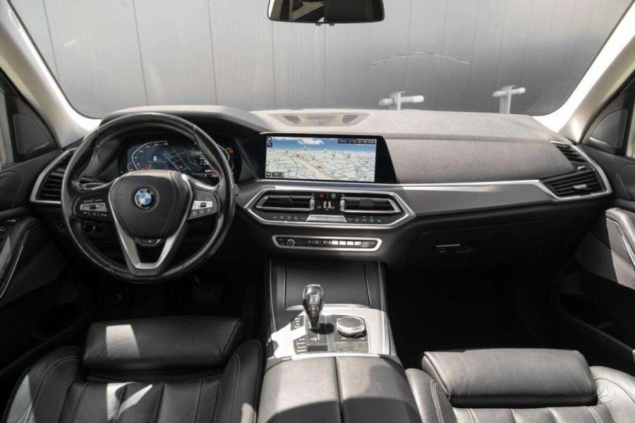 Black BMW X5 2019 in Vilnius, with an engine capacity of 3.00 L and mileage of 212 thousand km for 31200 €, photo 21 on AUTOMOTO.COM.LV