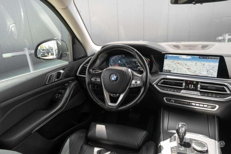 Black BMW X5 2019 in Vilnius, with an engine capacity of 3.00 L and mileage of 212 thousand km for 31200 €, photo 22 on AUTOMOTO.COM.LV