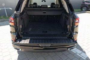 Black BMW X5 2019 in Vilnius, with an engine capacity of 3.00 L and mileage of 212 thousand km for 31200 €, photo 26 on AUTOMOTO.COM.LV