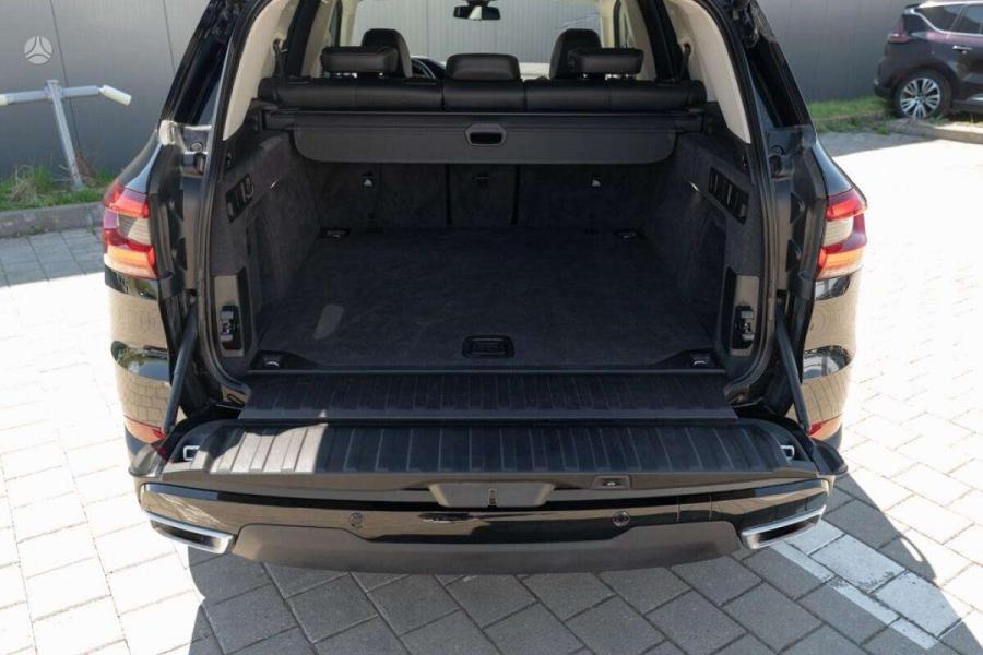 Black BMW X5 2019 in Vilnius, with an engine capacity of 3.00 L and mileage of 212 thousand km for 31200 €, photo 26 on AUTOMOTO.COM.LV