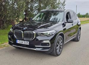 Black BMW X5 2019 in Silute, with an engine capacity of 2.99 L and mileage of 317 thousand km for 29500 €, photo  on AUTOMOTO.COM.LV