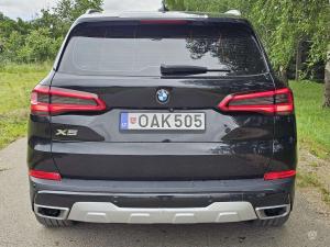 Black BMW X5 2019 in Silute, with an engine capacity of 2.99 L and mileage of 317 thousand km for 29500 €, photo 4 on AUTOMOTO.COM.LV