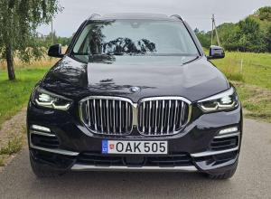 Black BMW X5 2019 in Silute, with an engine capacity of 2.99 L and mileage of 317 thousand km for 29500 €, photo 7 on AUTOMOTO.COM.LV