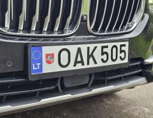 Black BMW X5 2019 in Silute, with an engine capacity of 2.99 L and mileage of 317 thousand km for 29500 €, photo 10 on AUTOMOTO.COM.LV