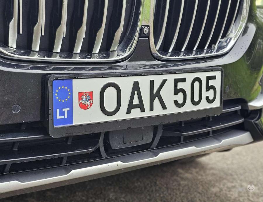 Black BMW X5 2019 in Silute, with an engine capacity of 2.99 L and mileage of 317 thousand km for 29500 €, photo 10 on AUTOMOTO.COM.LV