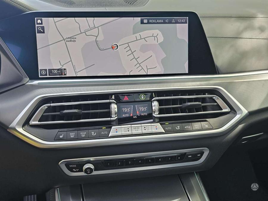 Black BMW X5 2019 in Silute, with an engine capacity of 2.99 L and mileage of 317 thousand km for 29500 €, photo 16 on AUTOMOTO.COM.LV