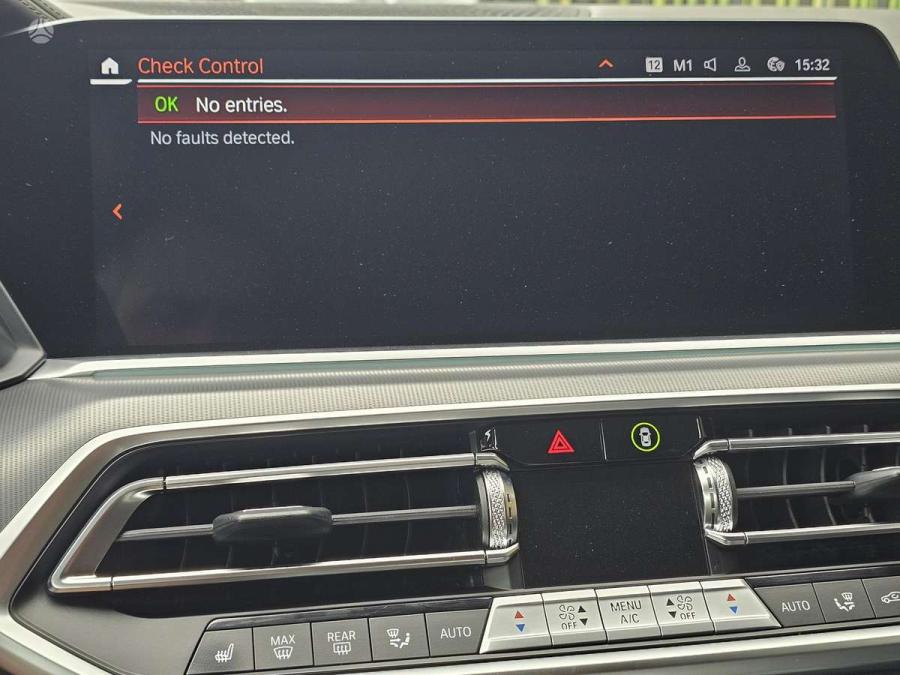 Black BMW X5 2019 in Silute, with an engine capacity of 2.99 L and mileage of 317 thousand km for 29500 €, photo 17 on AUTOMOTO.COM.LV