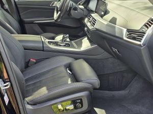 Black BMW X5 2019 in Silute, with an engine capacity of 2.99 L and mileage of 317 thousand km for 29500 €, photo 20 on AUTOMOTO.COM.LV